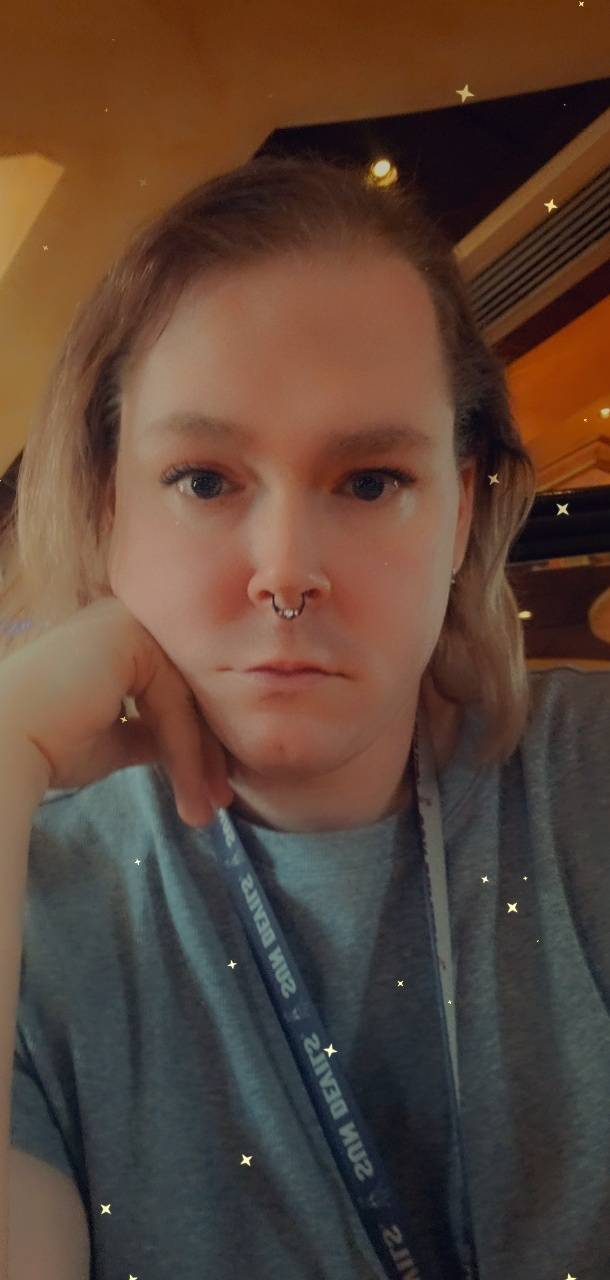 Felt pretty while having lunch. | Scrolller