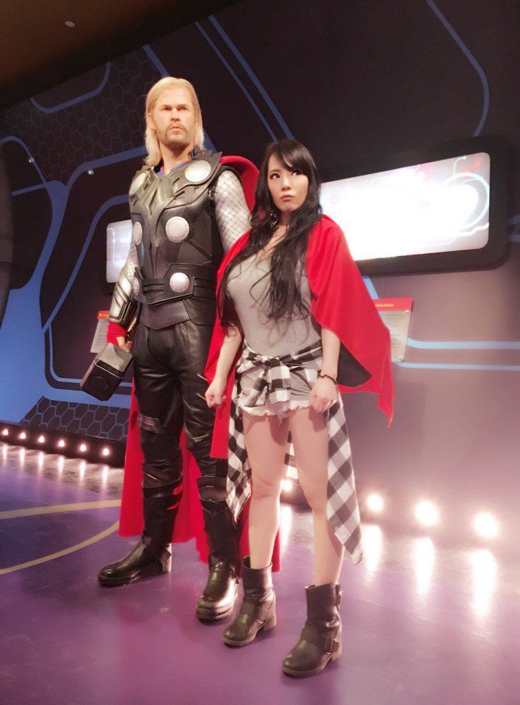 Fierce Hitomi with Thor | Scrolller
