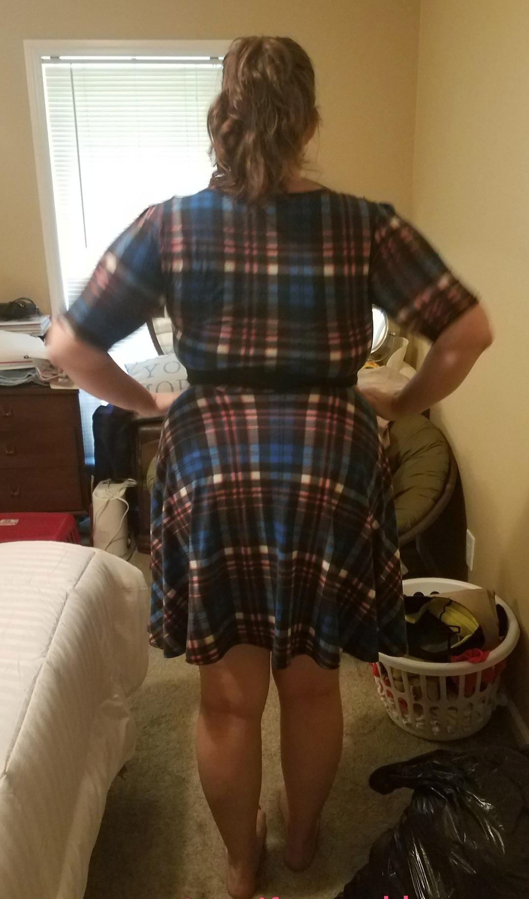 Fills out a dress nicely | Scrolller