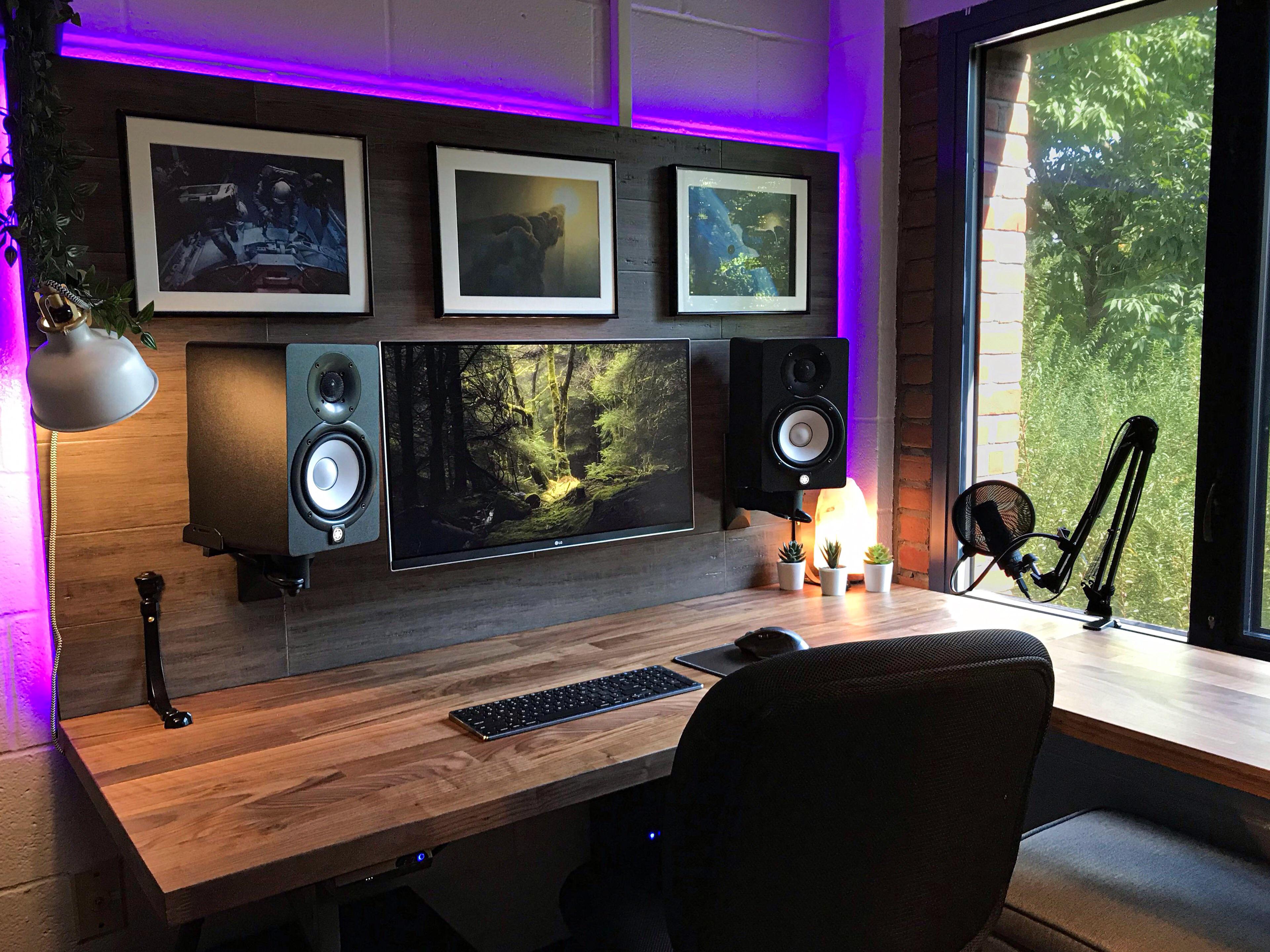 Finished my dorm room setup! | Scrolller