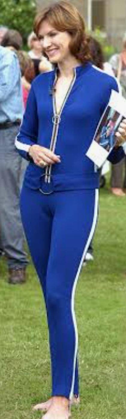 Fiona Bruce cameltoe | Scrolller