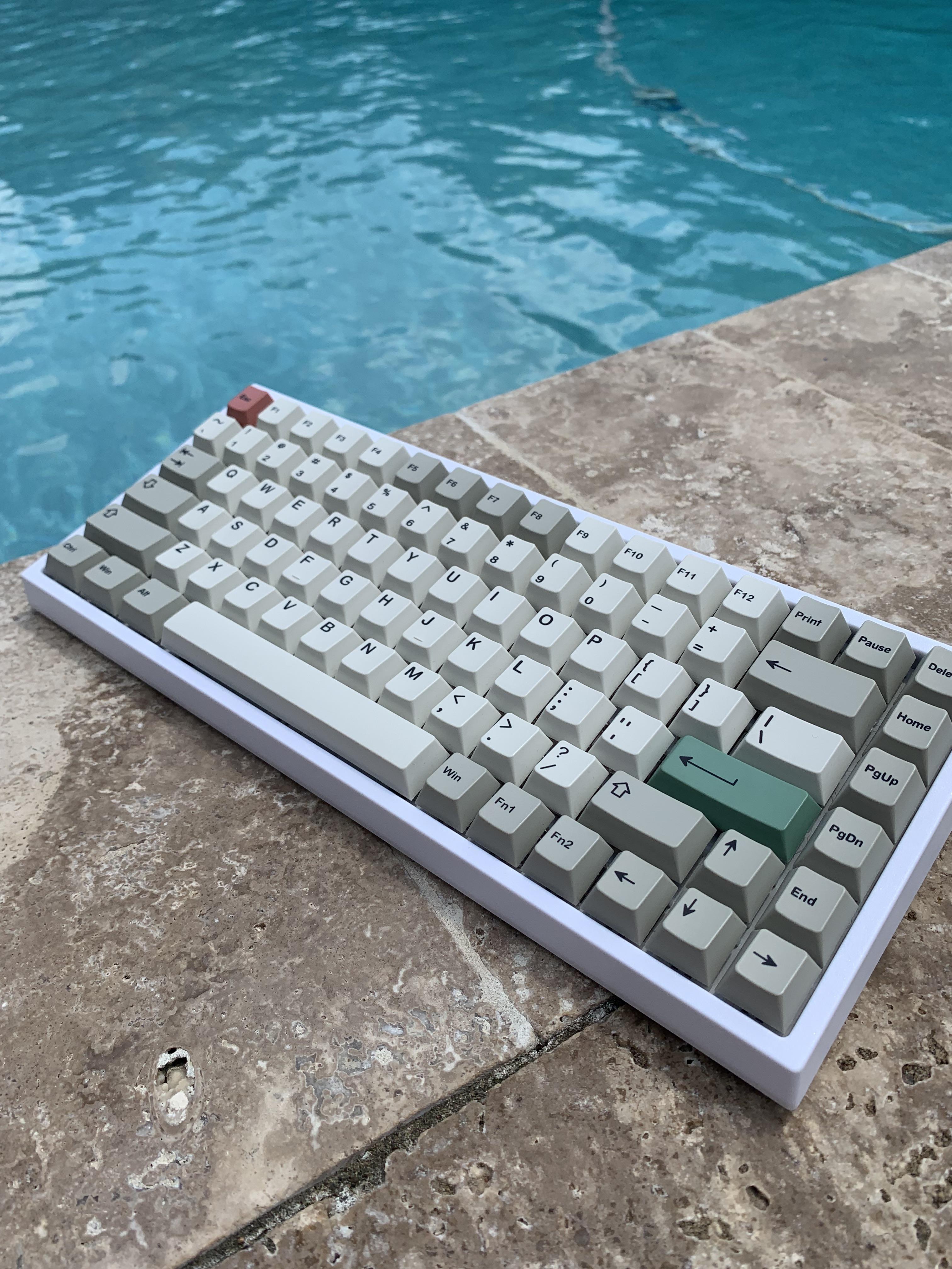 First custom keyboard! | Scrolller