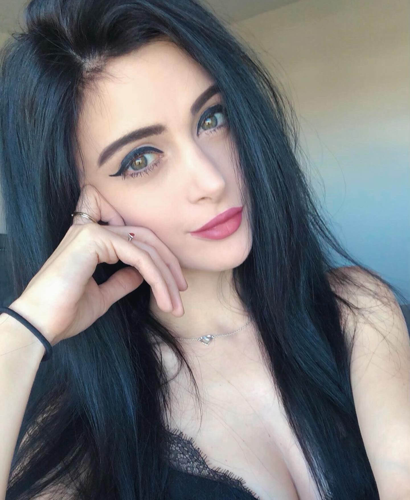 First impressions? | Scrolller