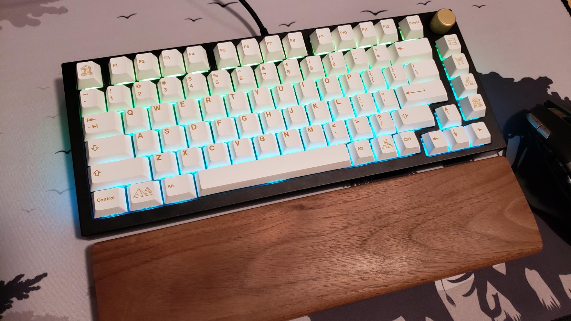 First keyboard build, GMMK Pro :) | Scrolller