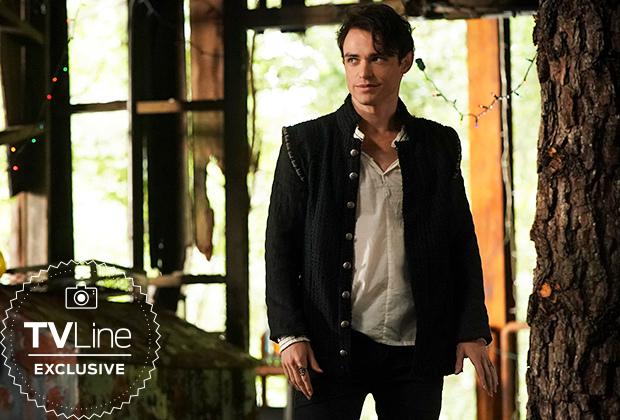 First look at Thomas Doherty as Sebastian | Scrolller