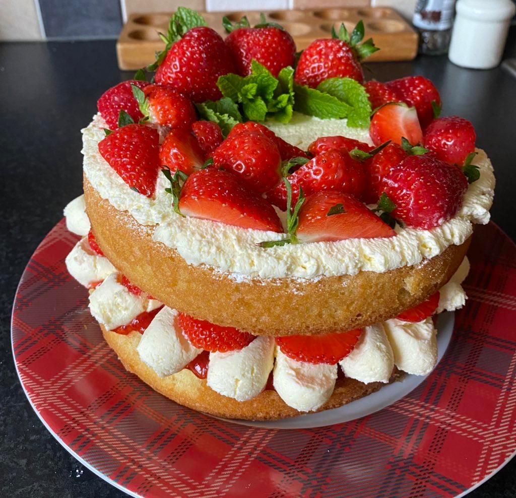 First time baking in years, Victoria sponge cake! :) | Scrolller