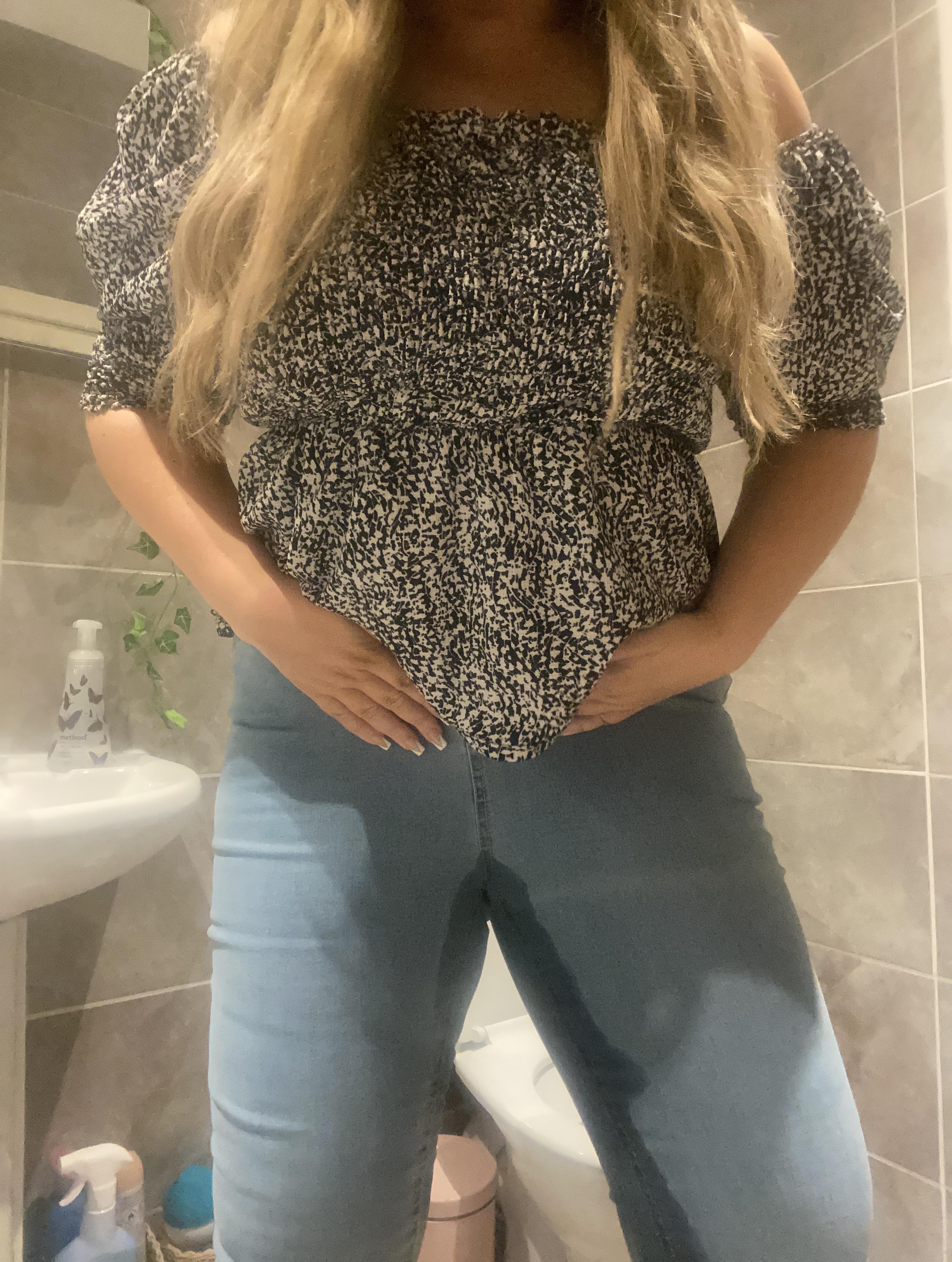 First time desperation wetting in jeans did not disappoint! 💦😍 | Scrolller