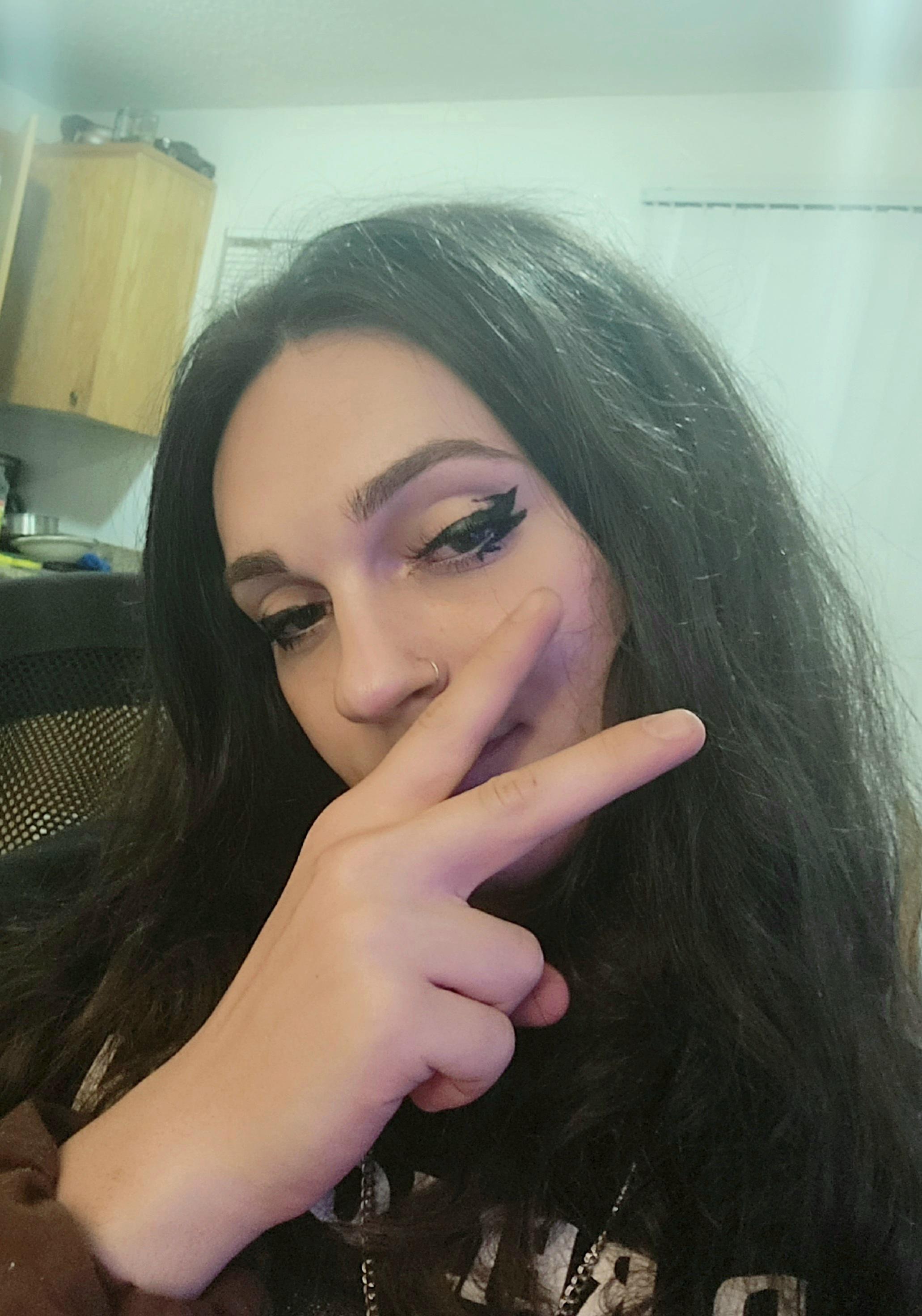 First time doing my eyebrows | Scrolller