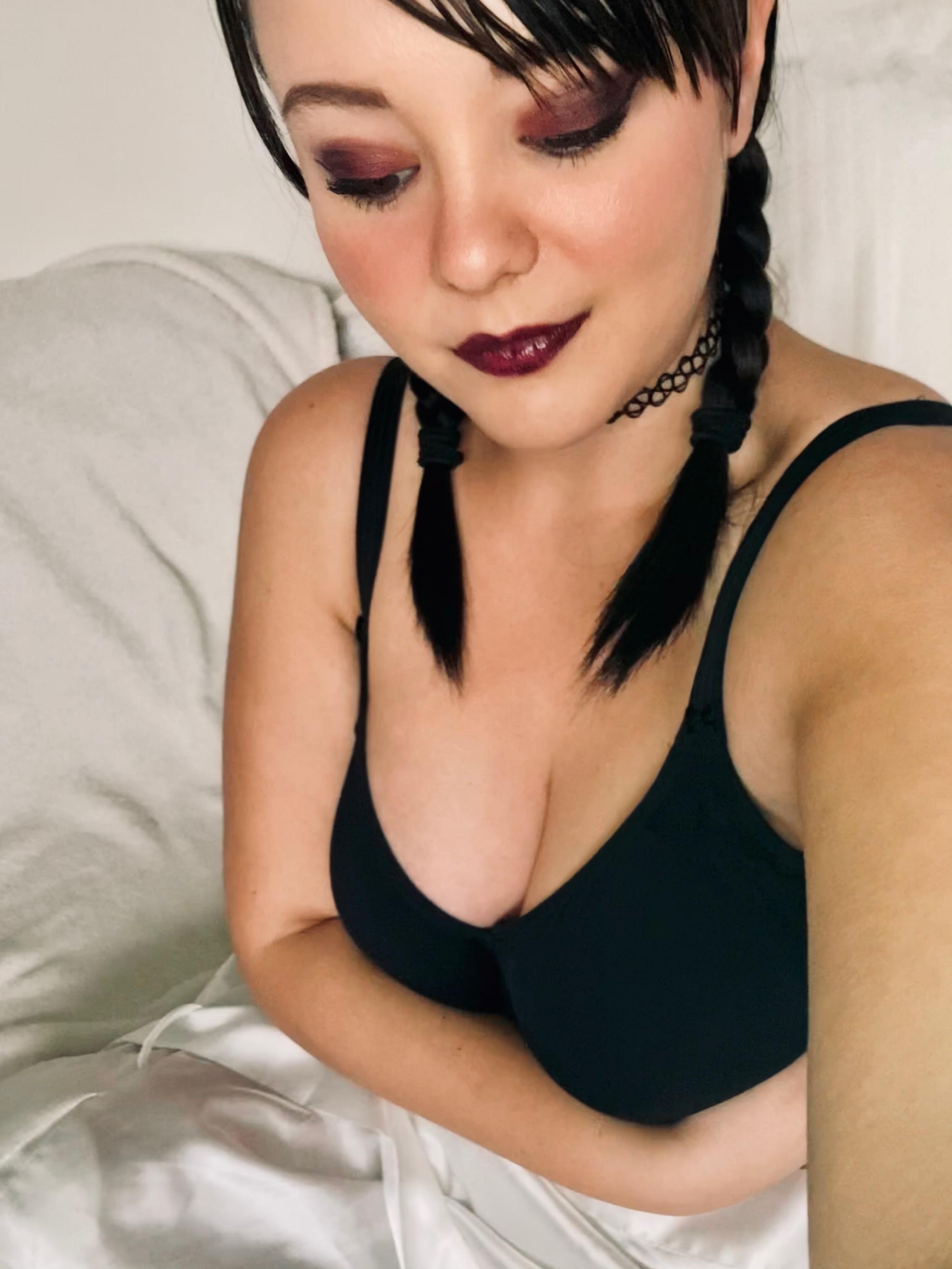 First time posting my double D’s here 🖤👅 [oc] | Scrolller