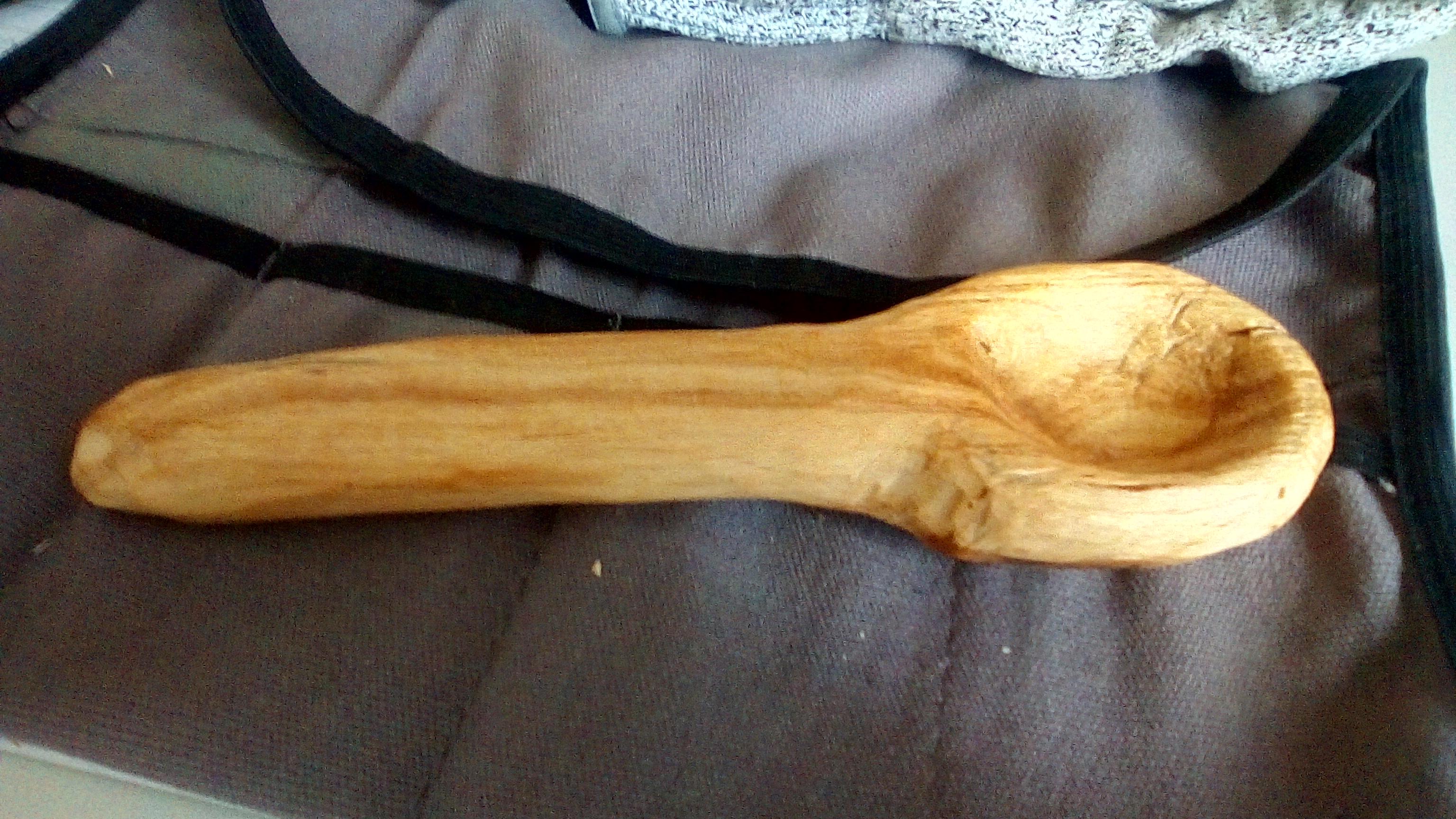 First time using a curved blade to make a spoon! | Scrolller