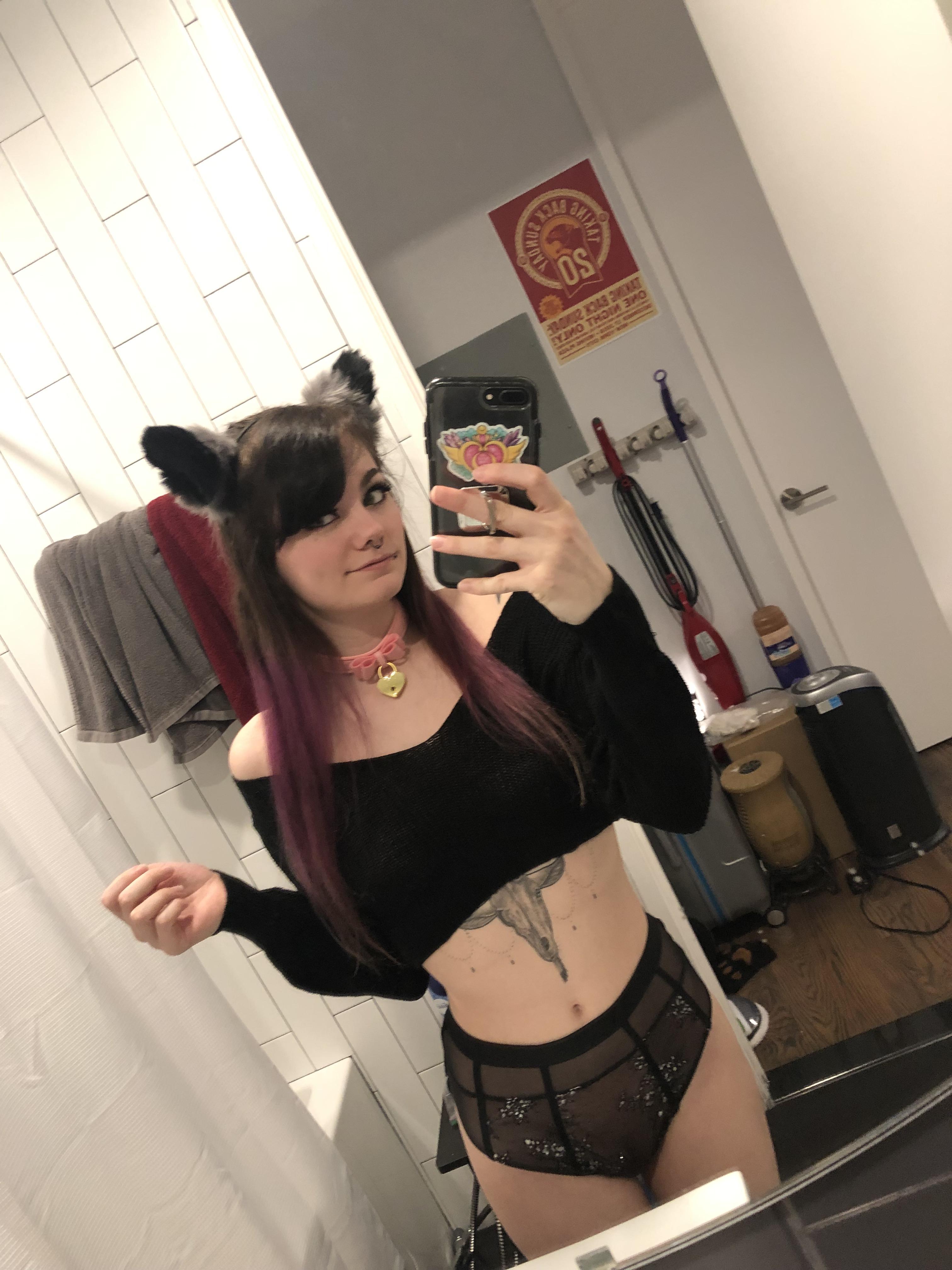 First time using a lovesense lush, skylarayne 🖤 | Scrolller