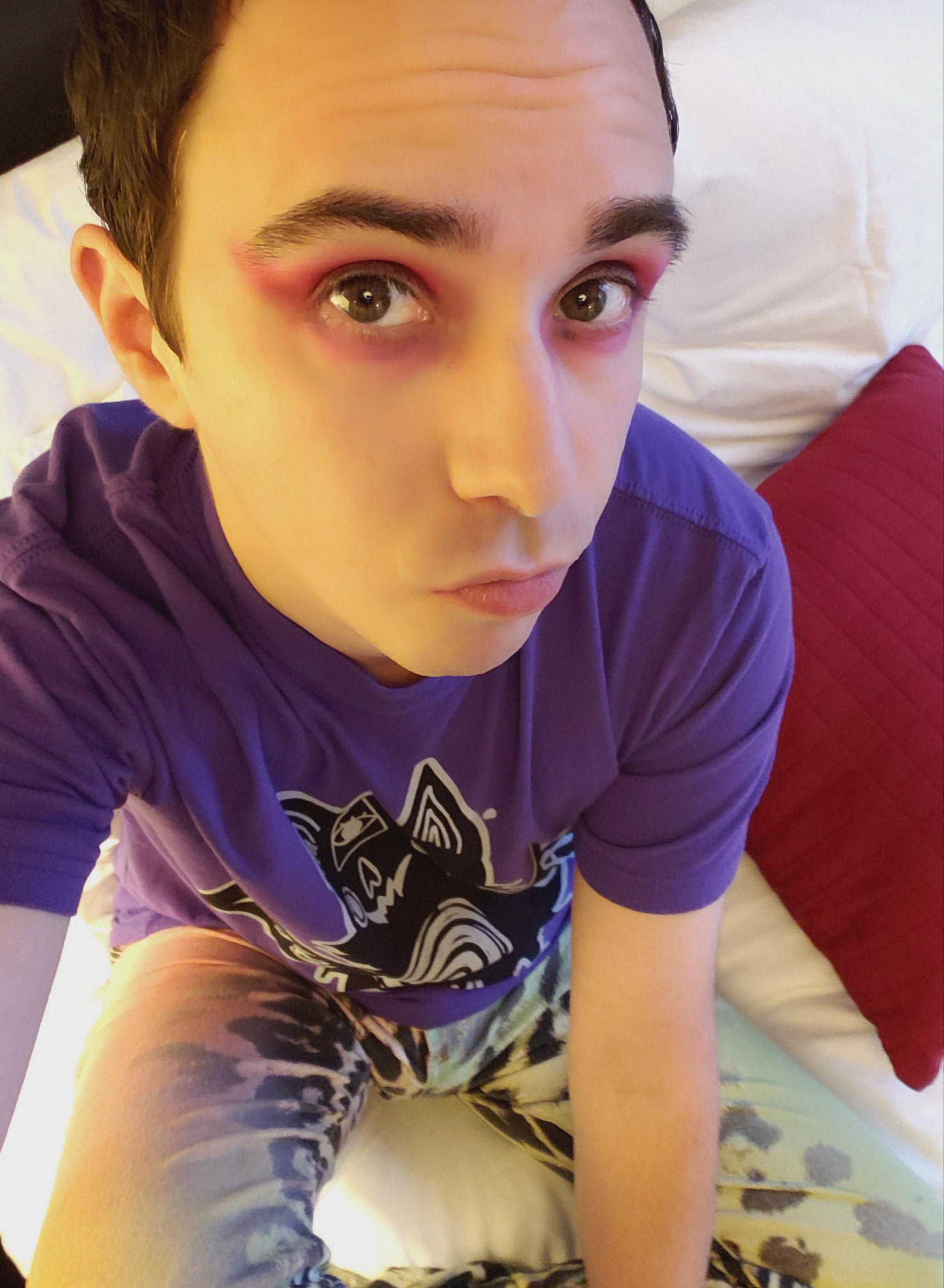 First time wearing makeup, feeling cute af | Scrolller