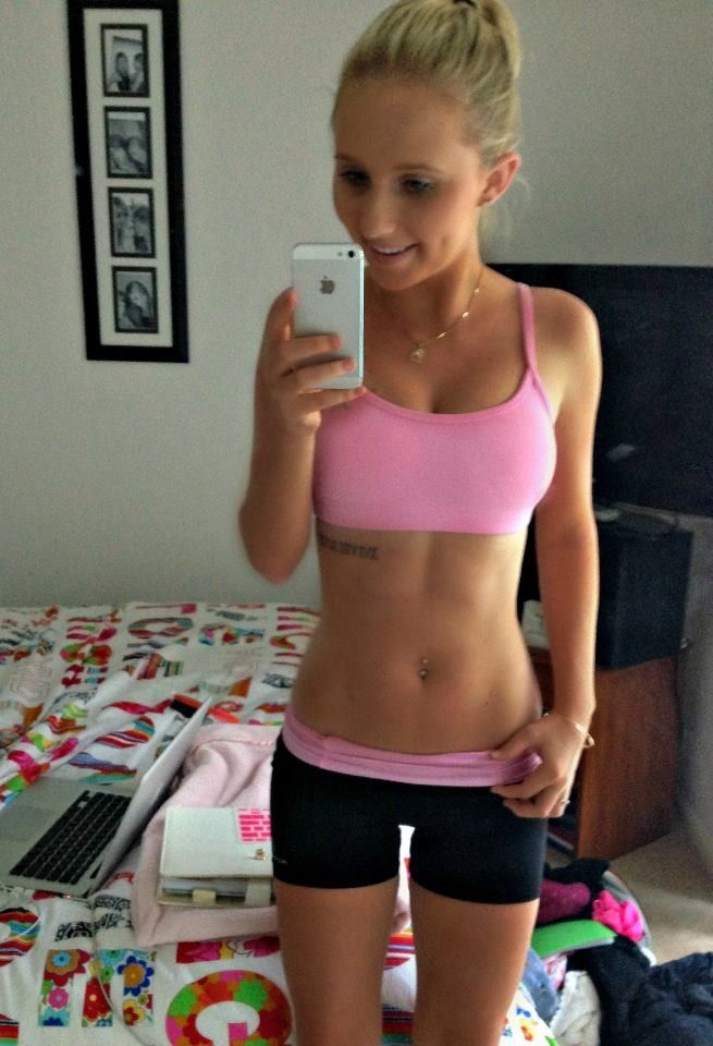 Fit Blonde with her Happy Gap | Scrolller