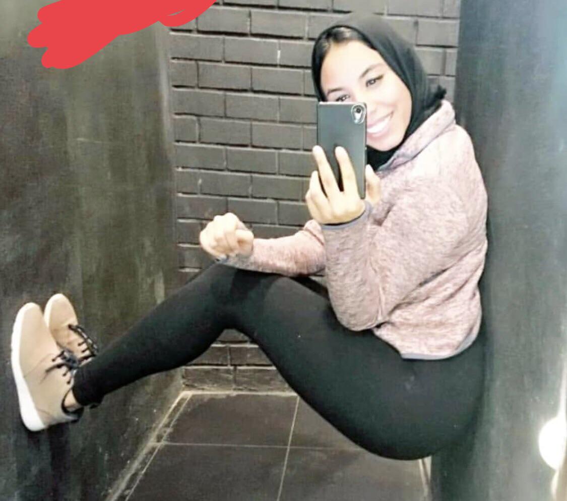 Fit Hijabi Scrolller
