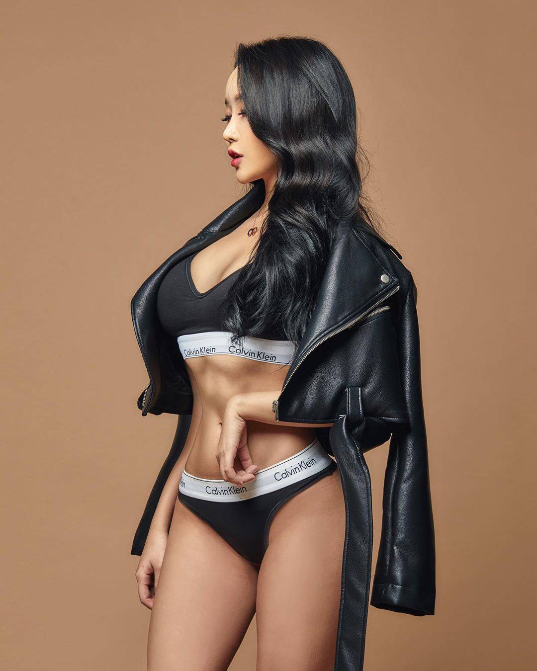 fit korean girl | Scrolller