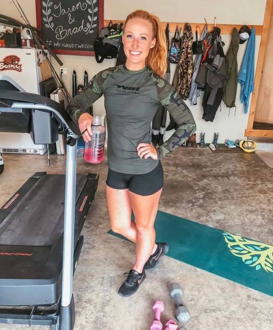 Fit Redhead Scrolller
