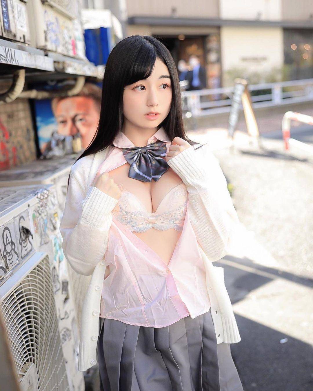 Flashing | Scrolller