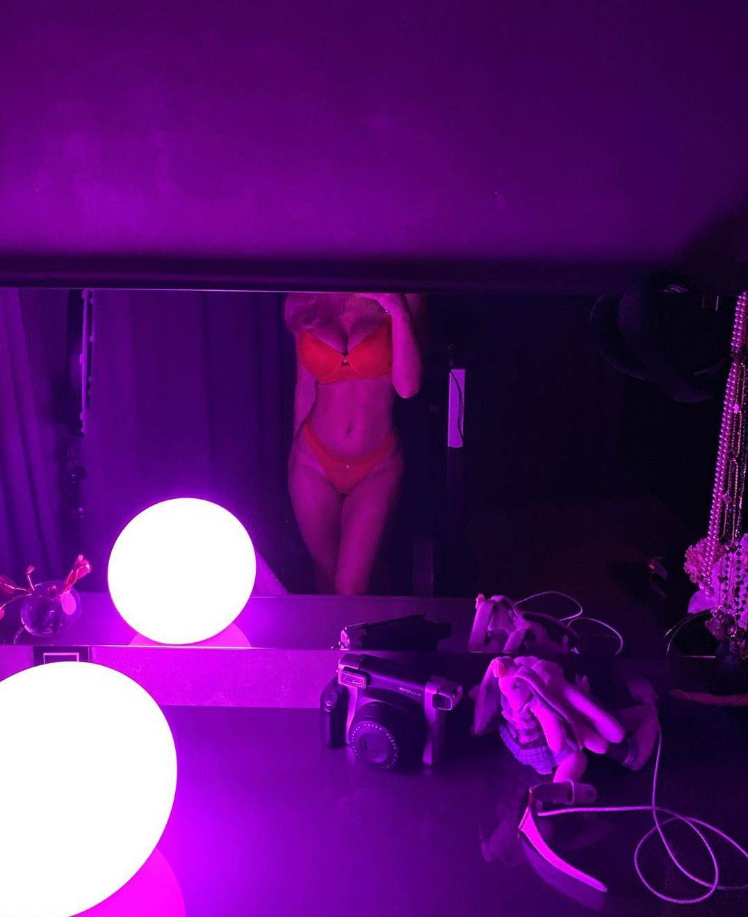 Flashing lights | Scrolller