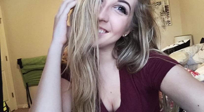 flat chest so they nut on my face 🤤 | Scrolller