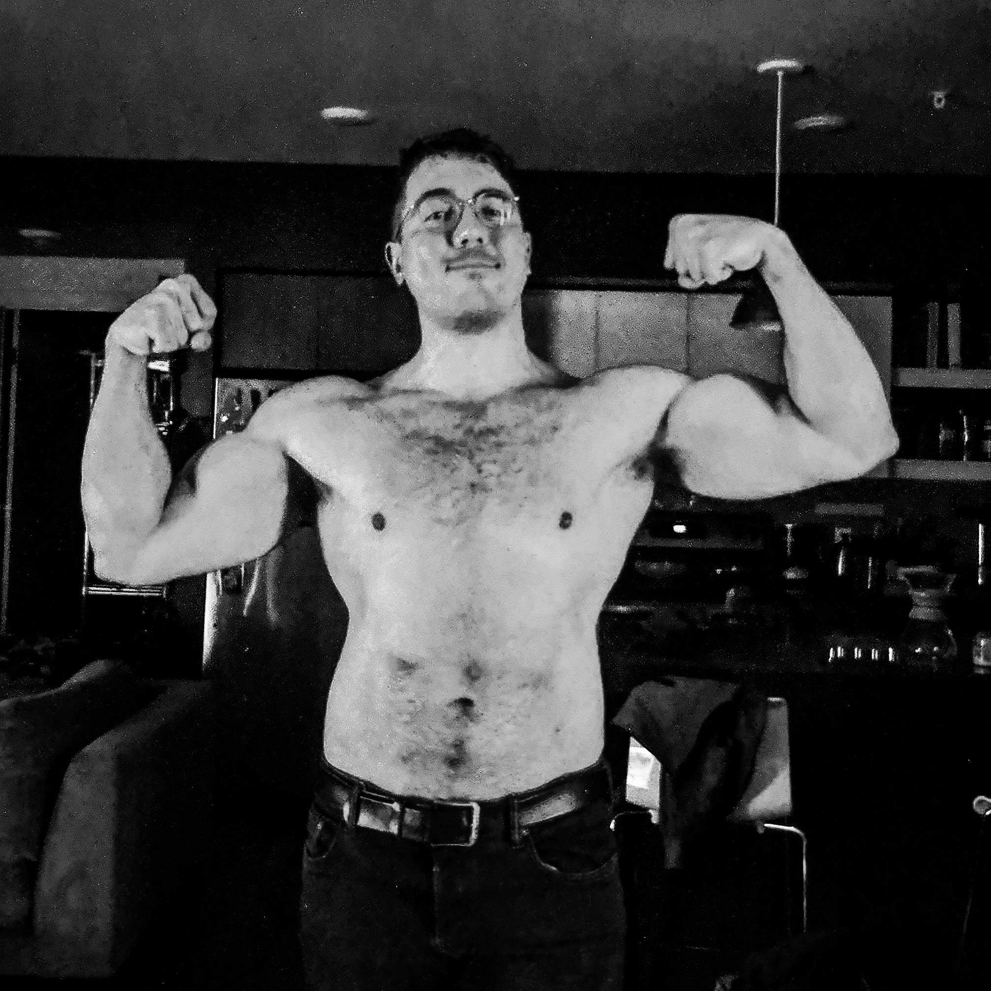 Flex Friday Pic | Scrolller