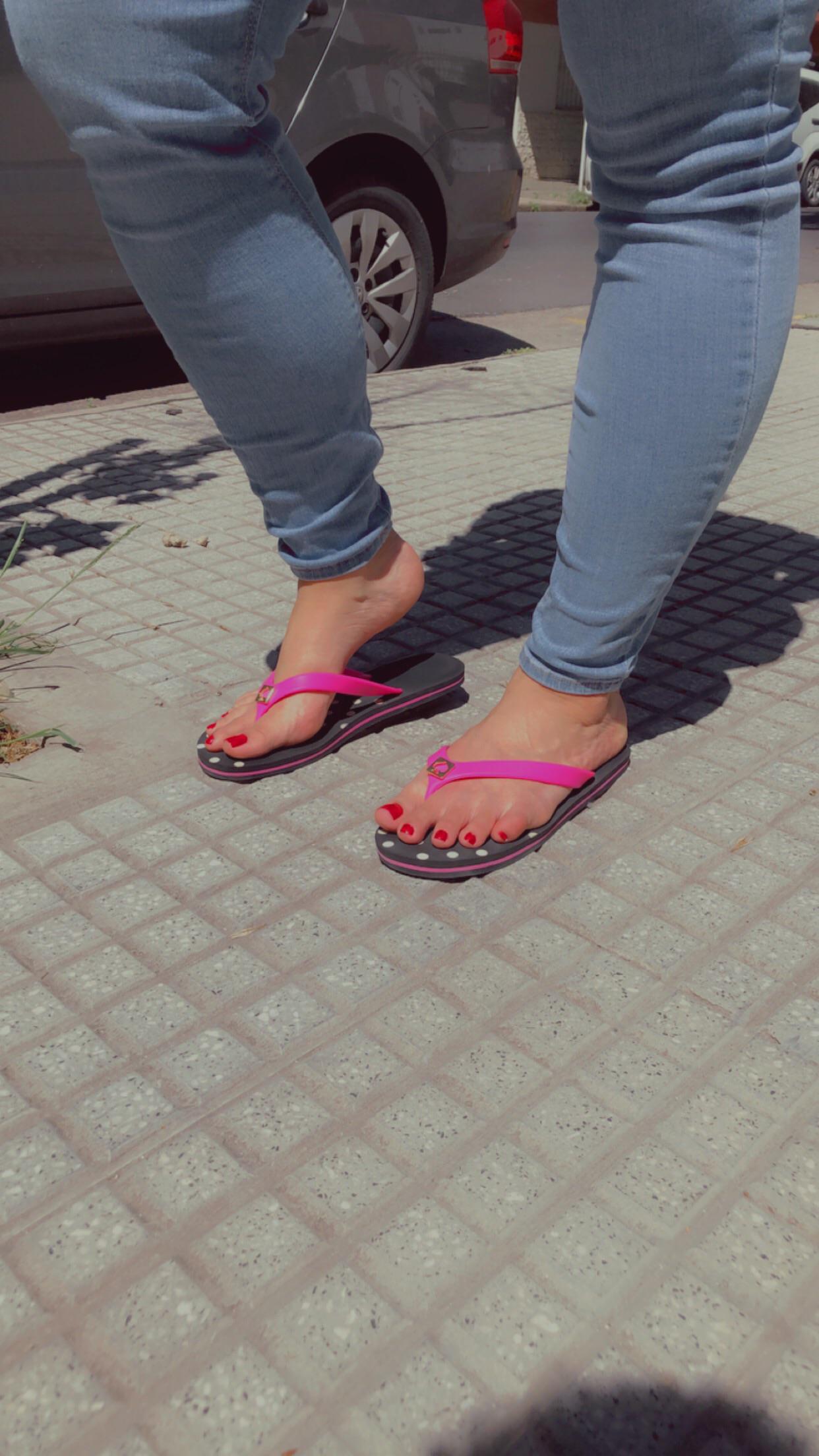 flip flop day💖 [oc] [f] | Scrolller