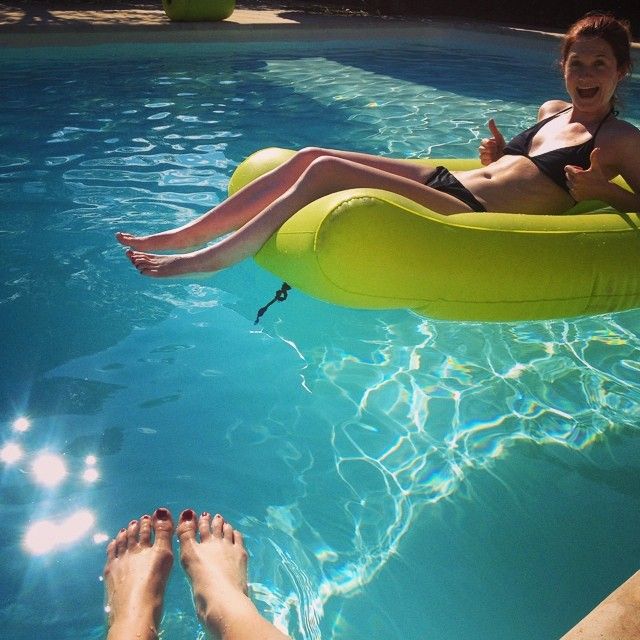 floating | Scrolller