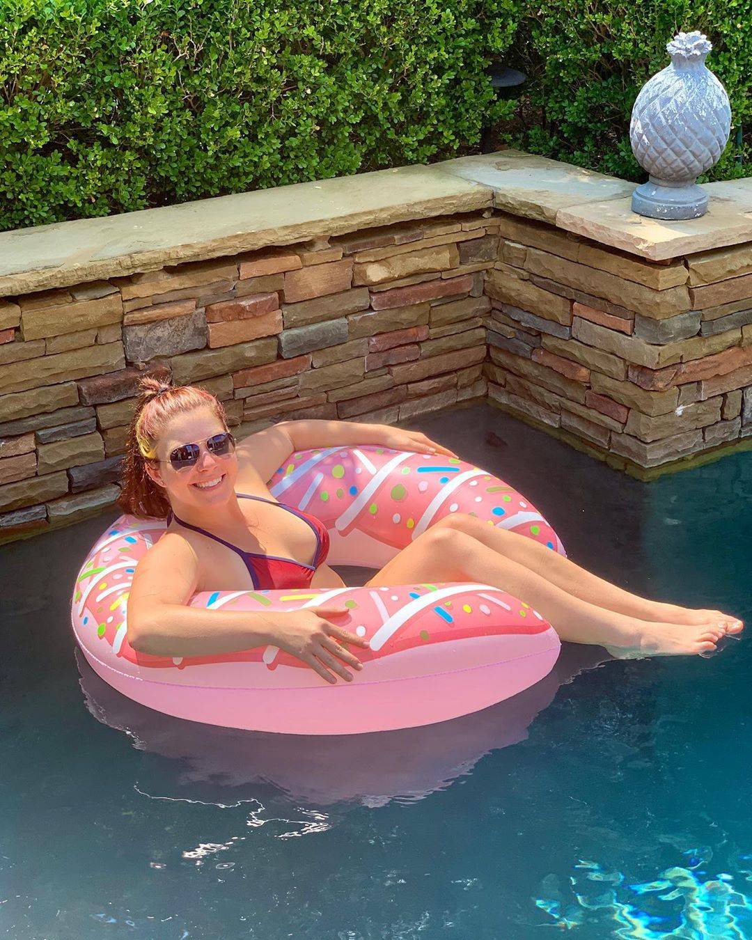 Floating | Scrolller