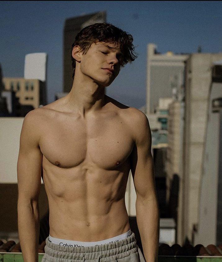 Florian Macek @florianmacek [SHIRTLESS] | Scrolller