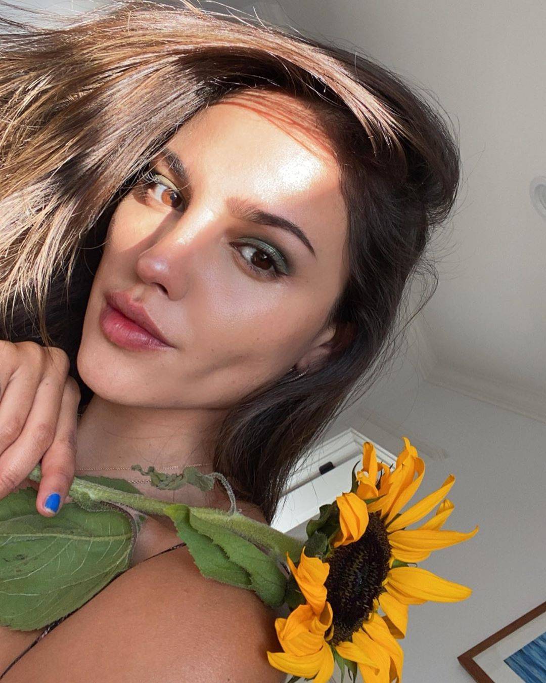 Flower 2 | Scrolller