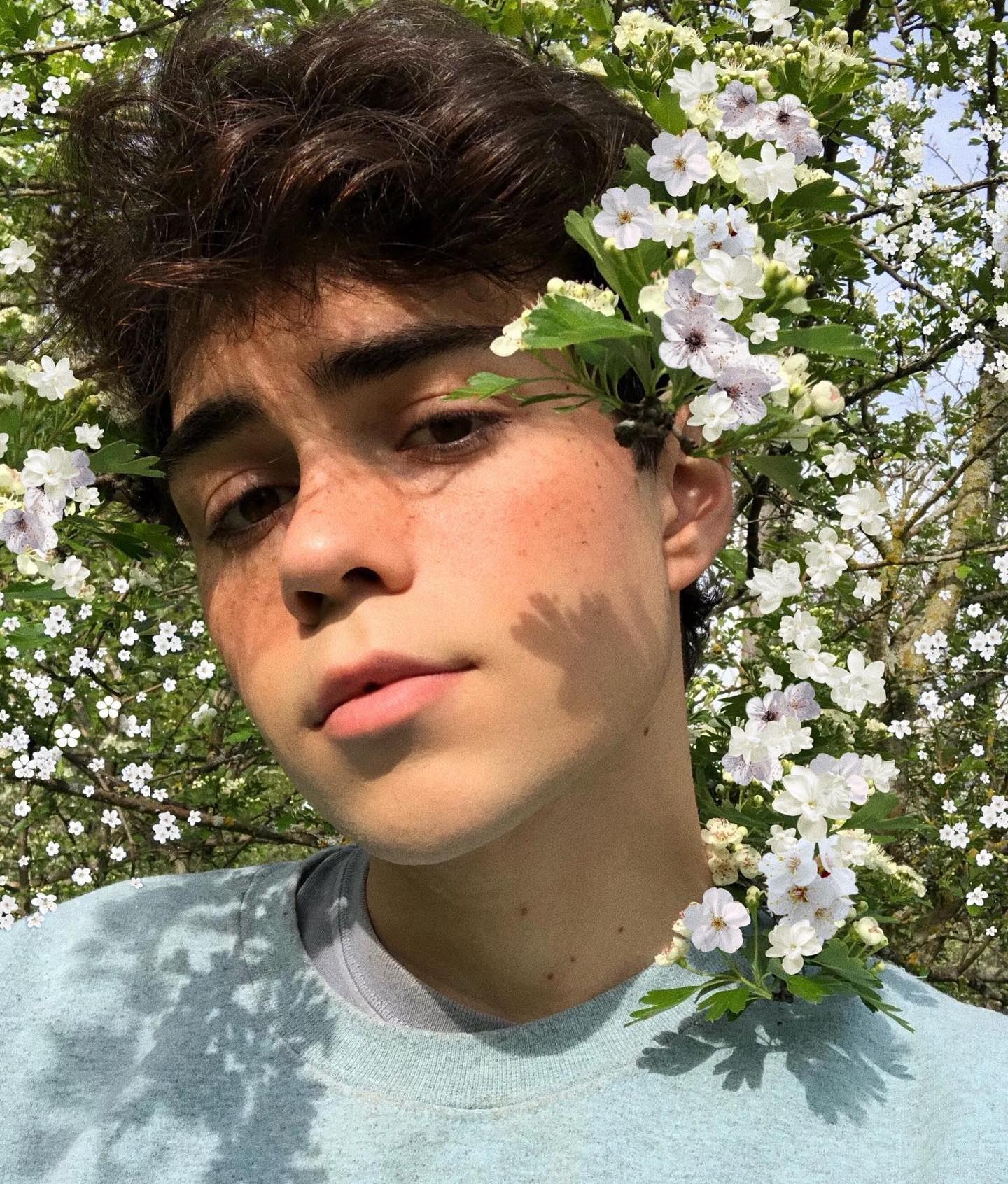 Flower Benji 🌸 | Scrolller