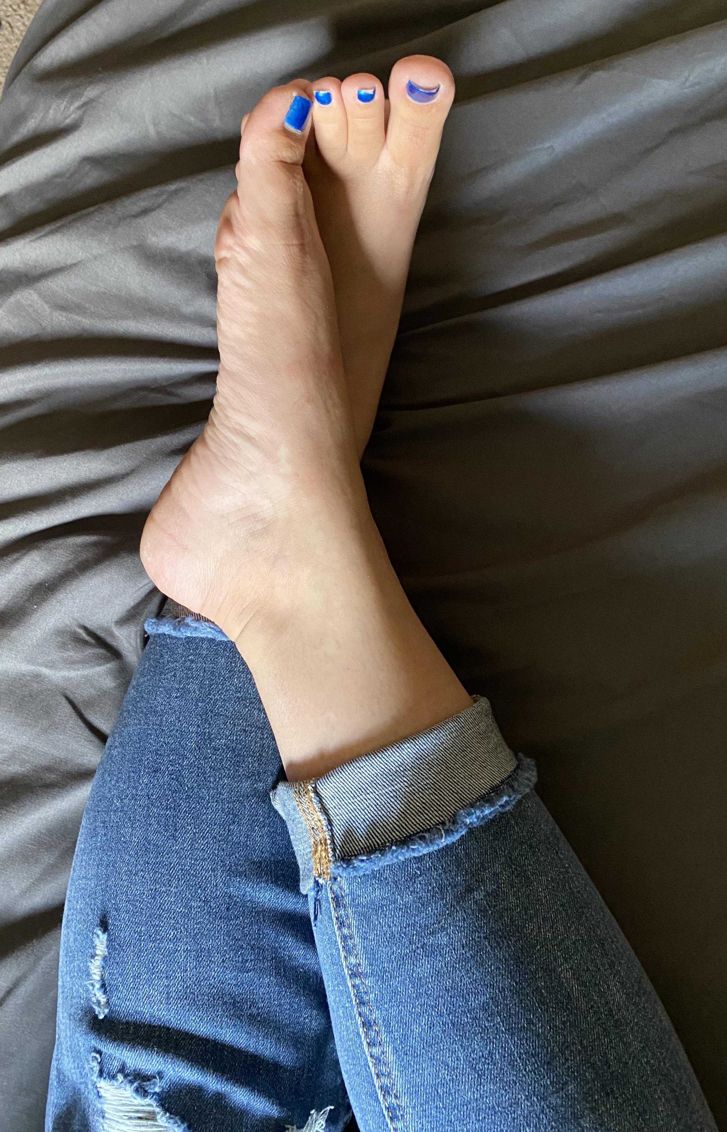 Foot rub please?? | Scrolller