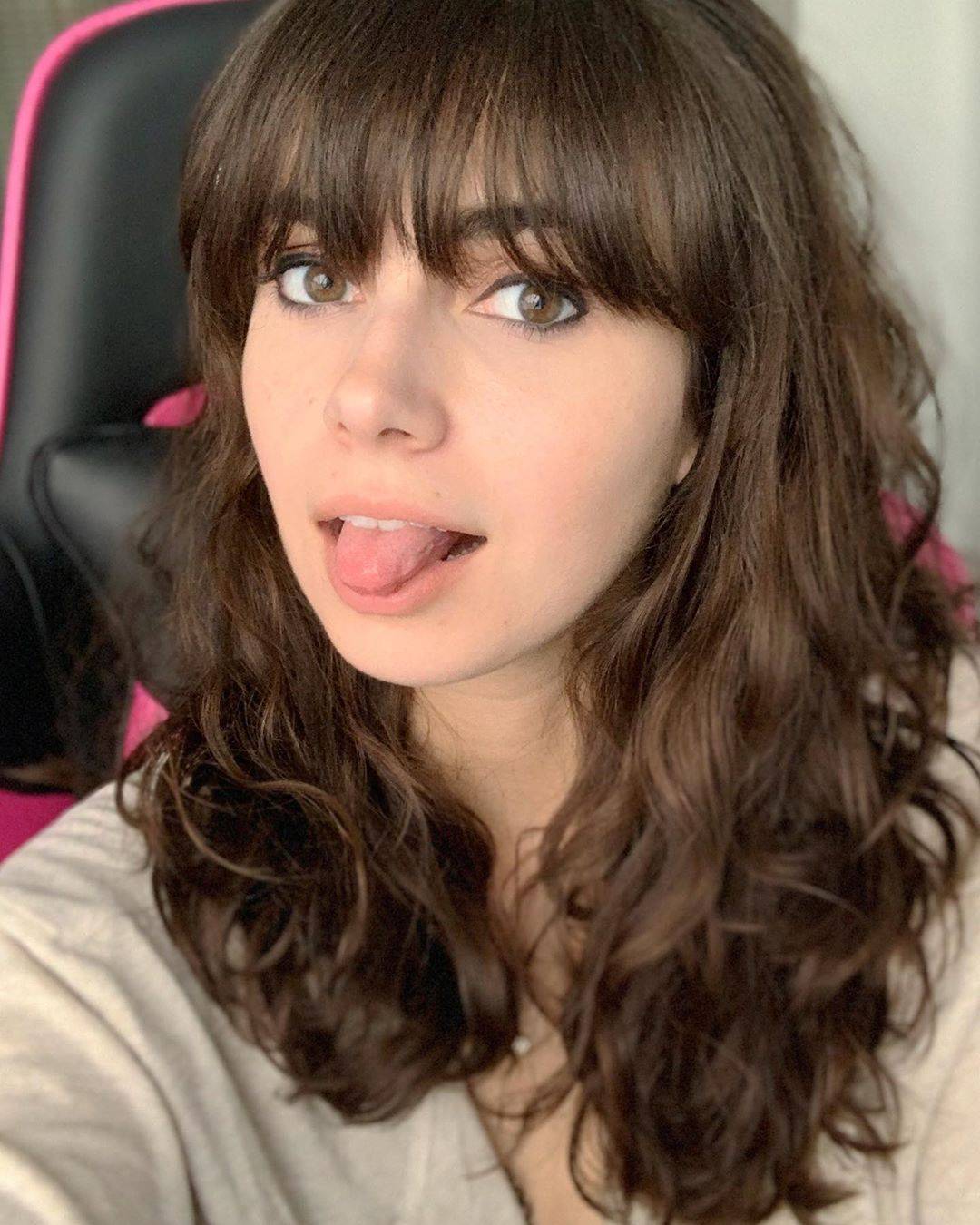 French Kiss Me | Scrolller