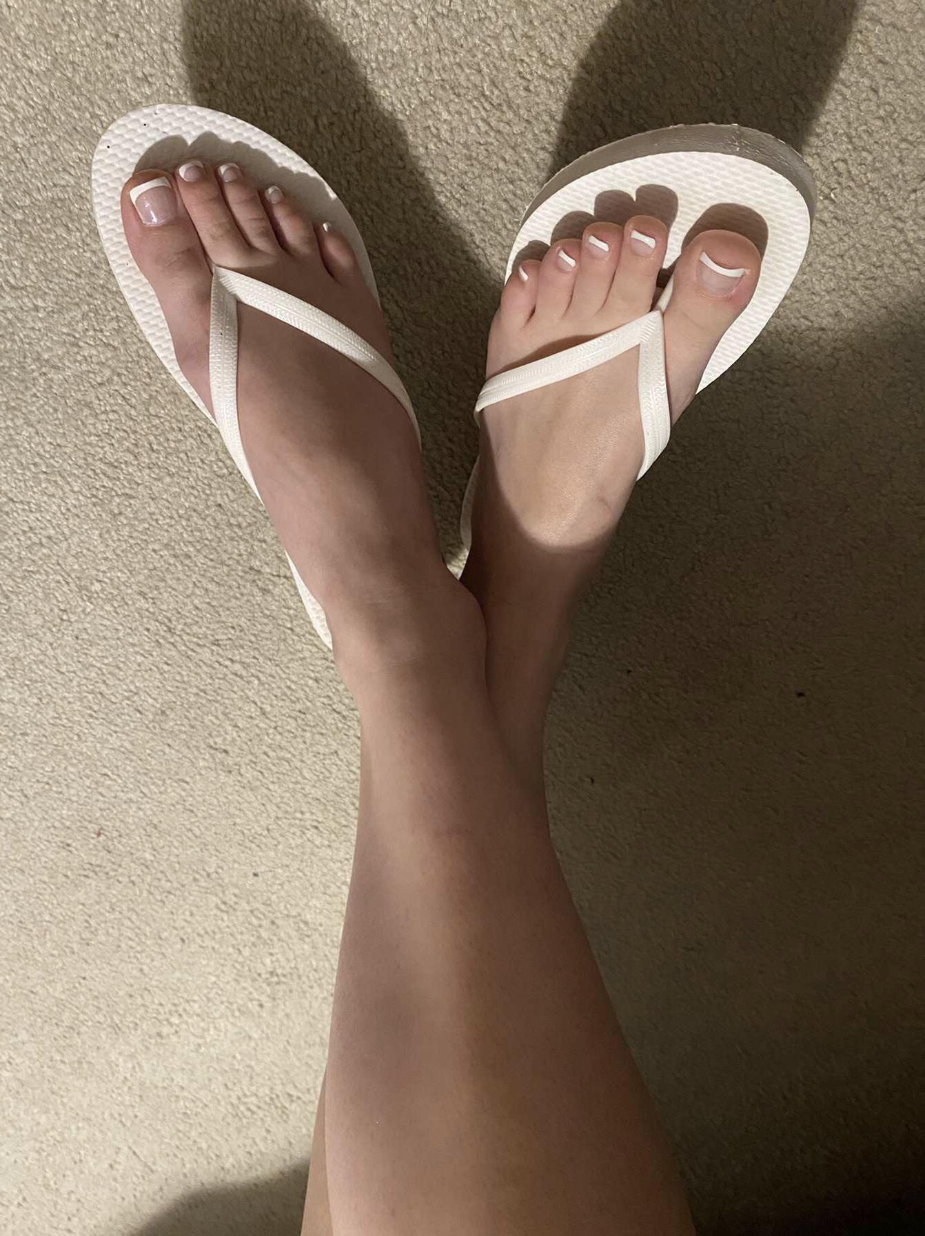 French tip pedicure that I got today😇 | Scrolller