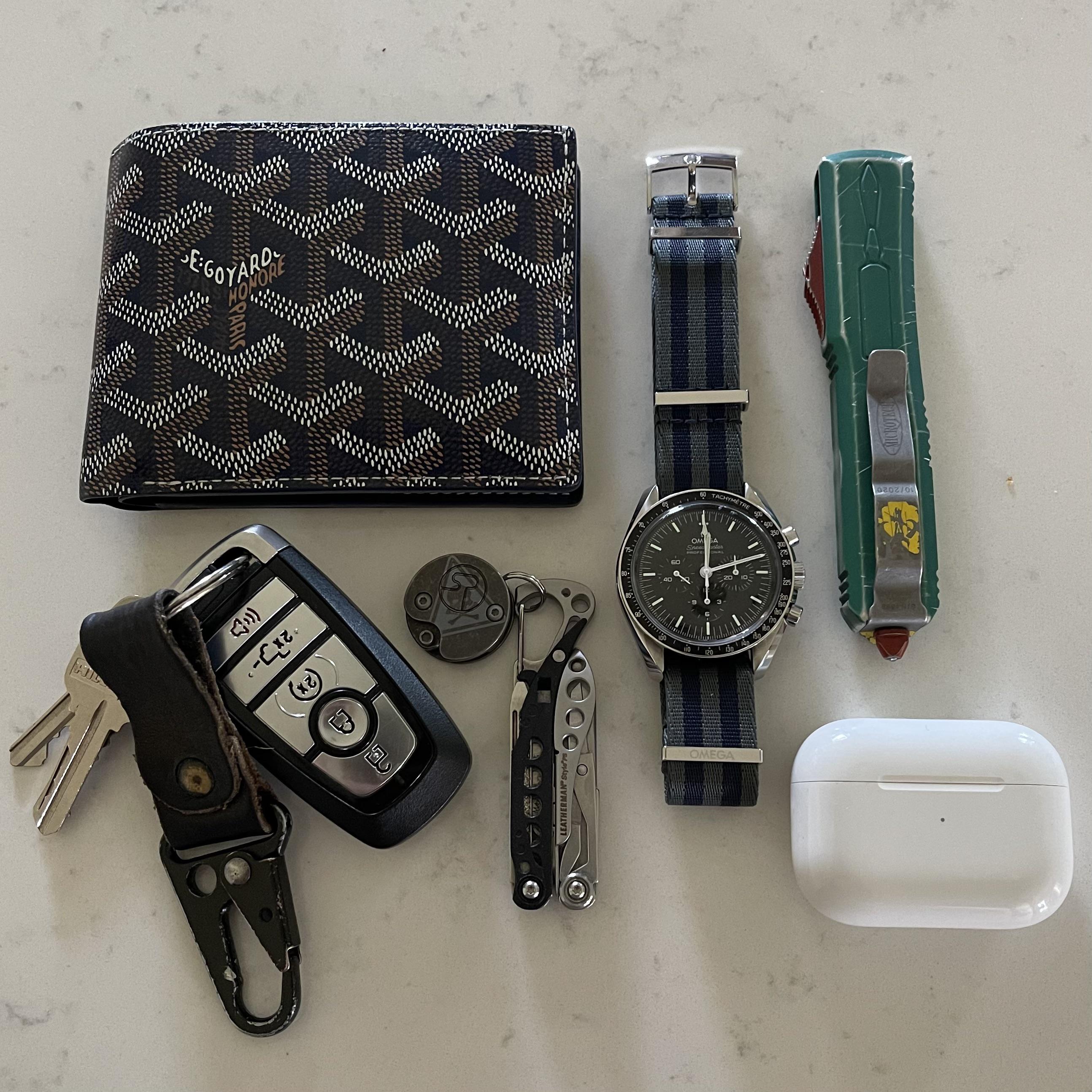 Friday carry for the pockets and wrist | Scrolller