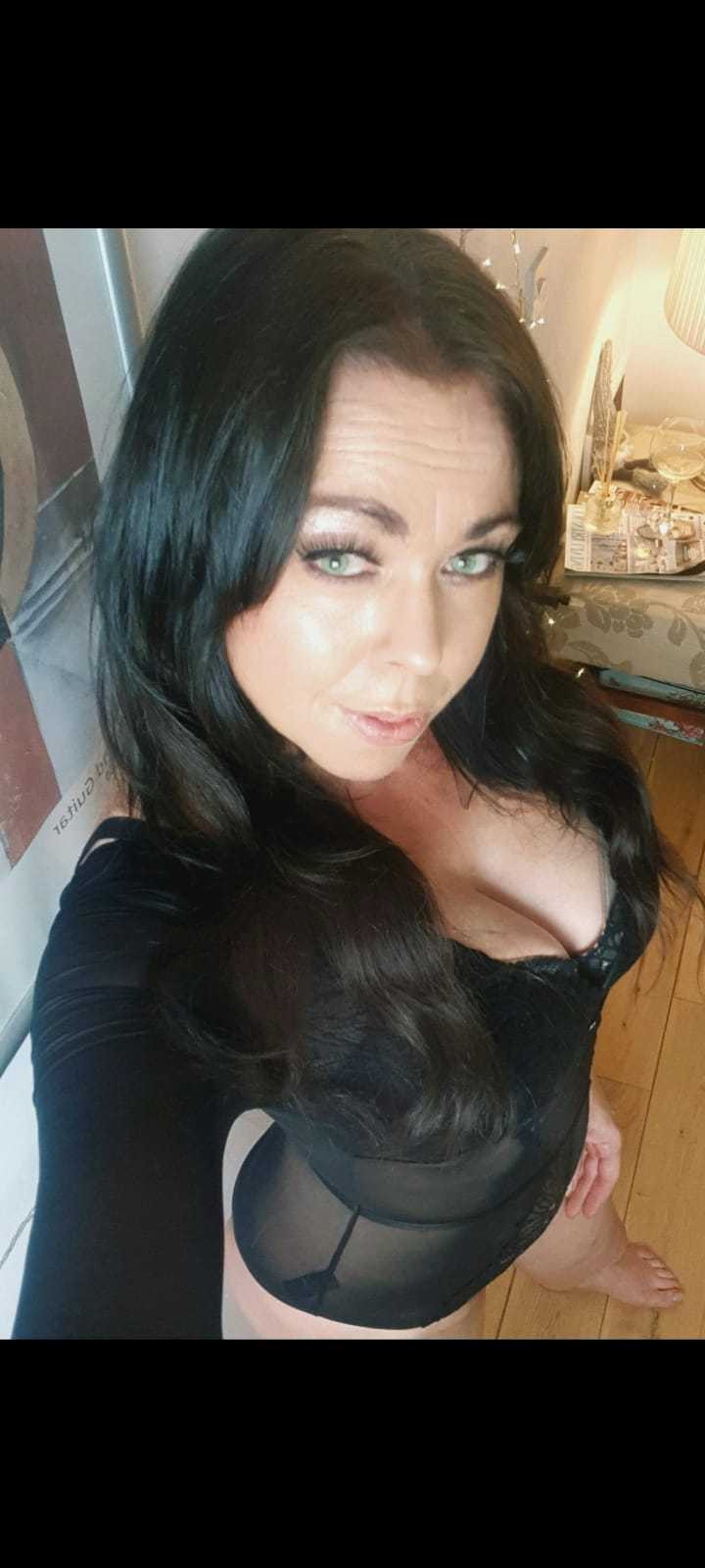 Friday drinks anyone? 🥂😘 | Scrolller