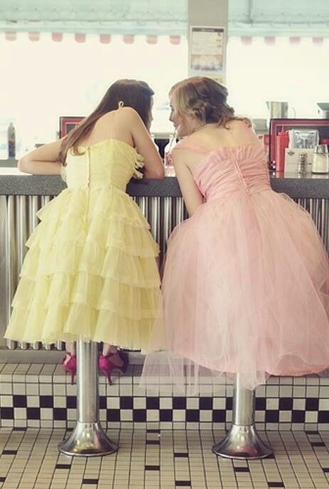 friends drinking lemonade | Scrolller