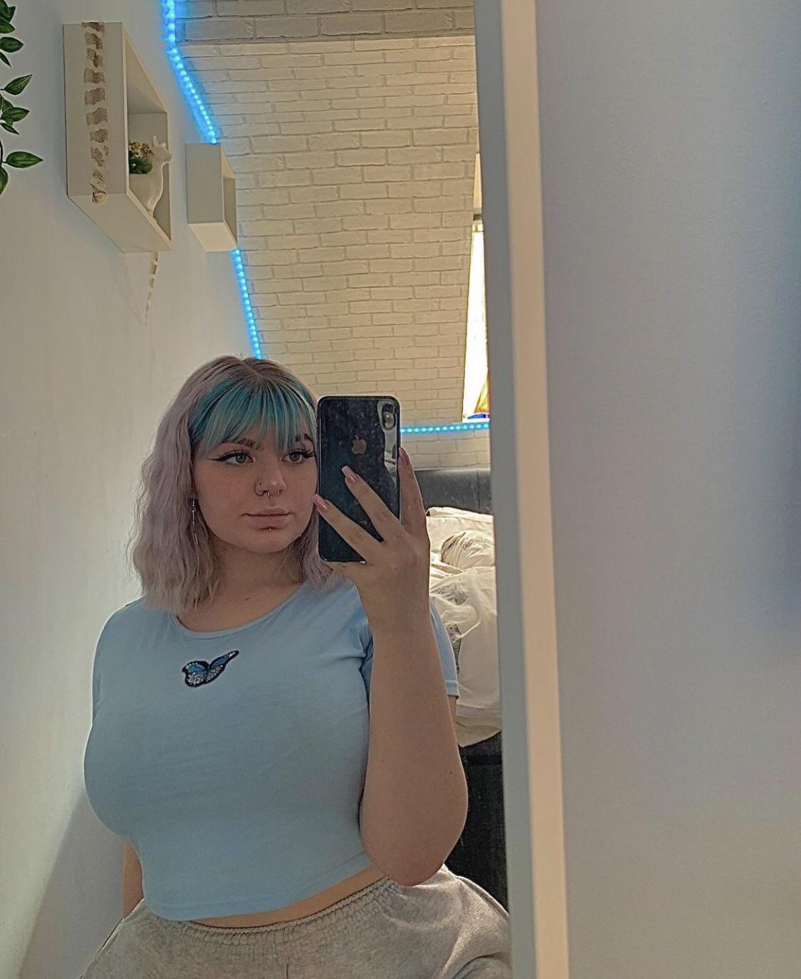 Friends sister what would you do to her? | Scrolller