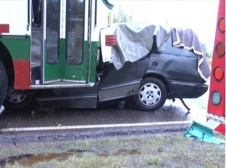 Frontal Crash, half of the car went under a bus. | Scrolller