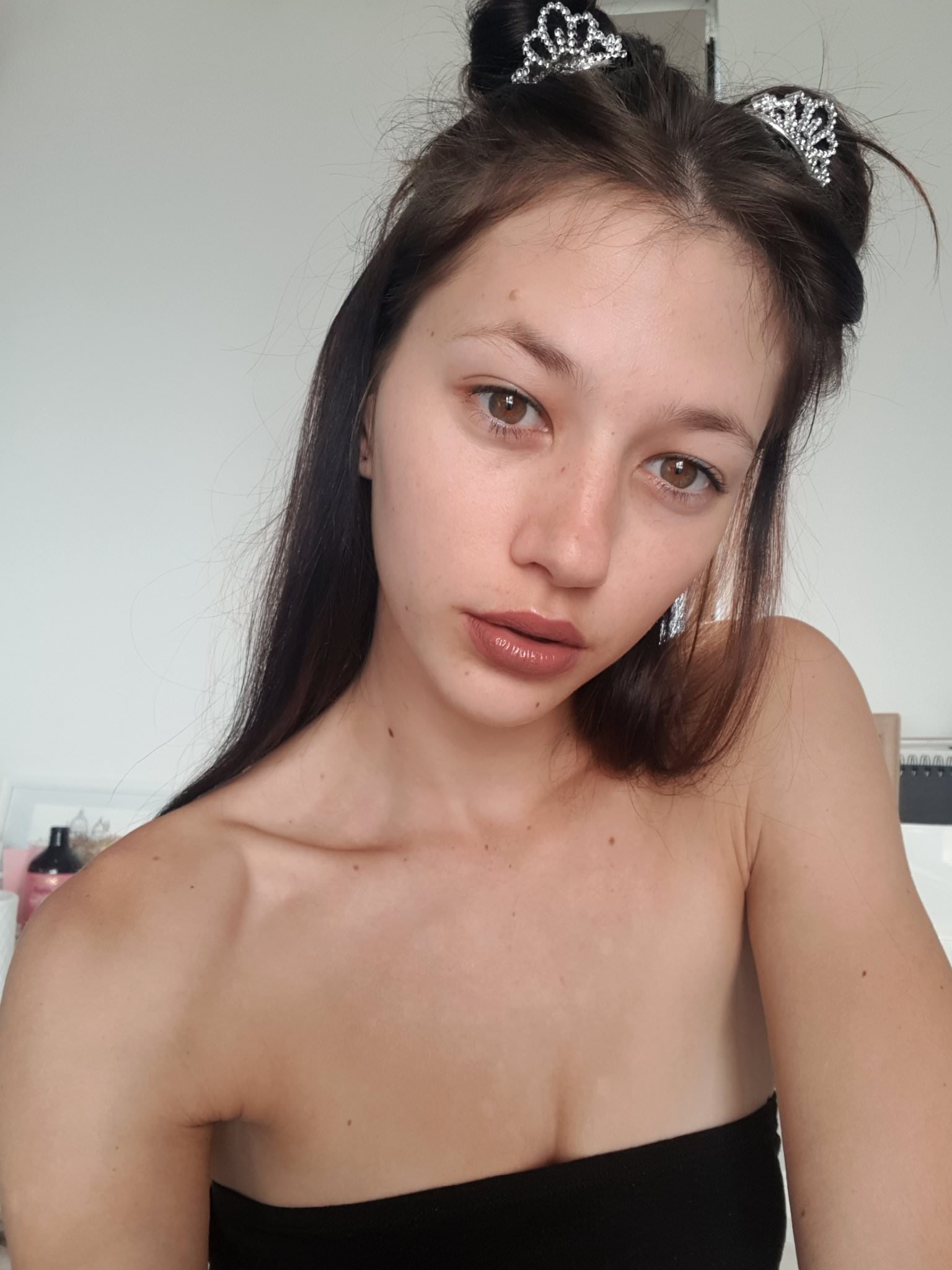 Full face | Scrolller