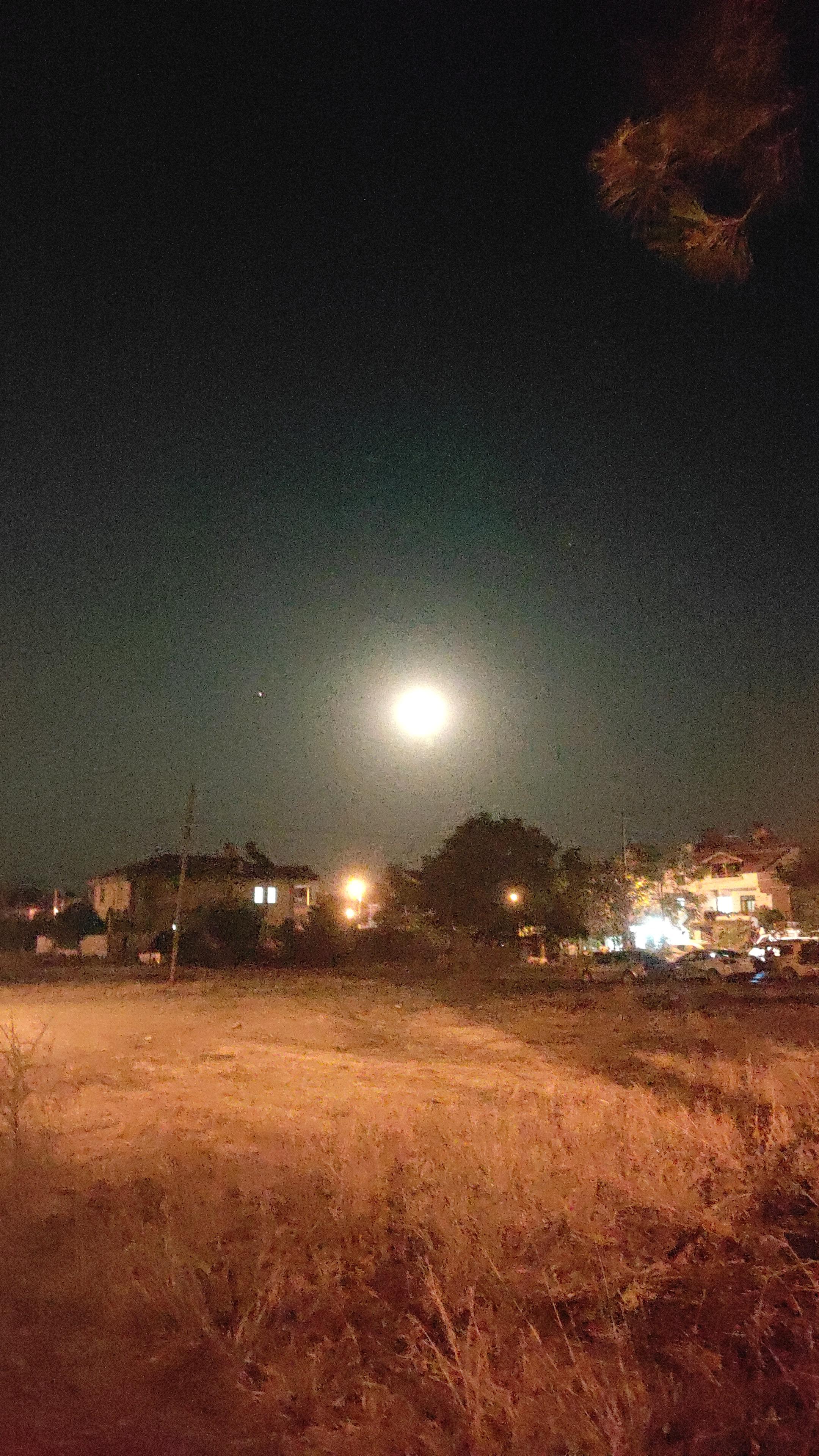 Full Moon Scrolller