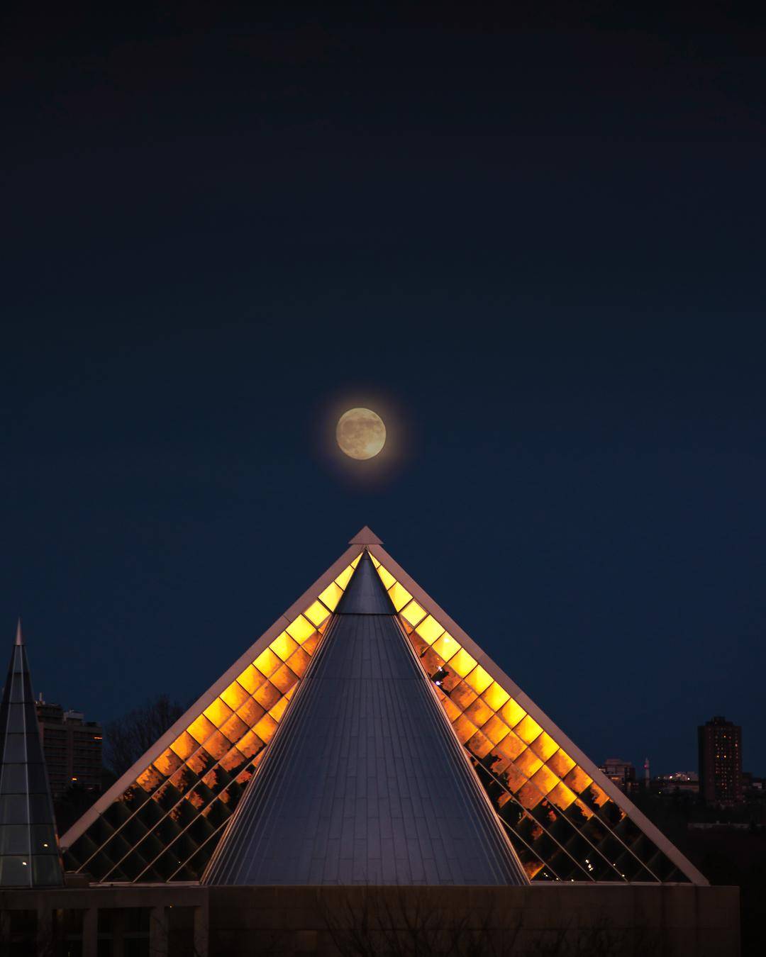 Full moon last night above GAC | Scrolller