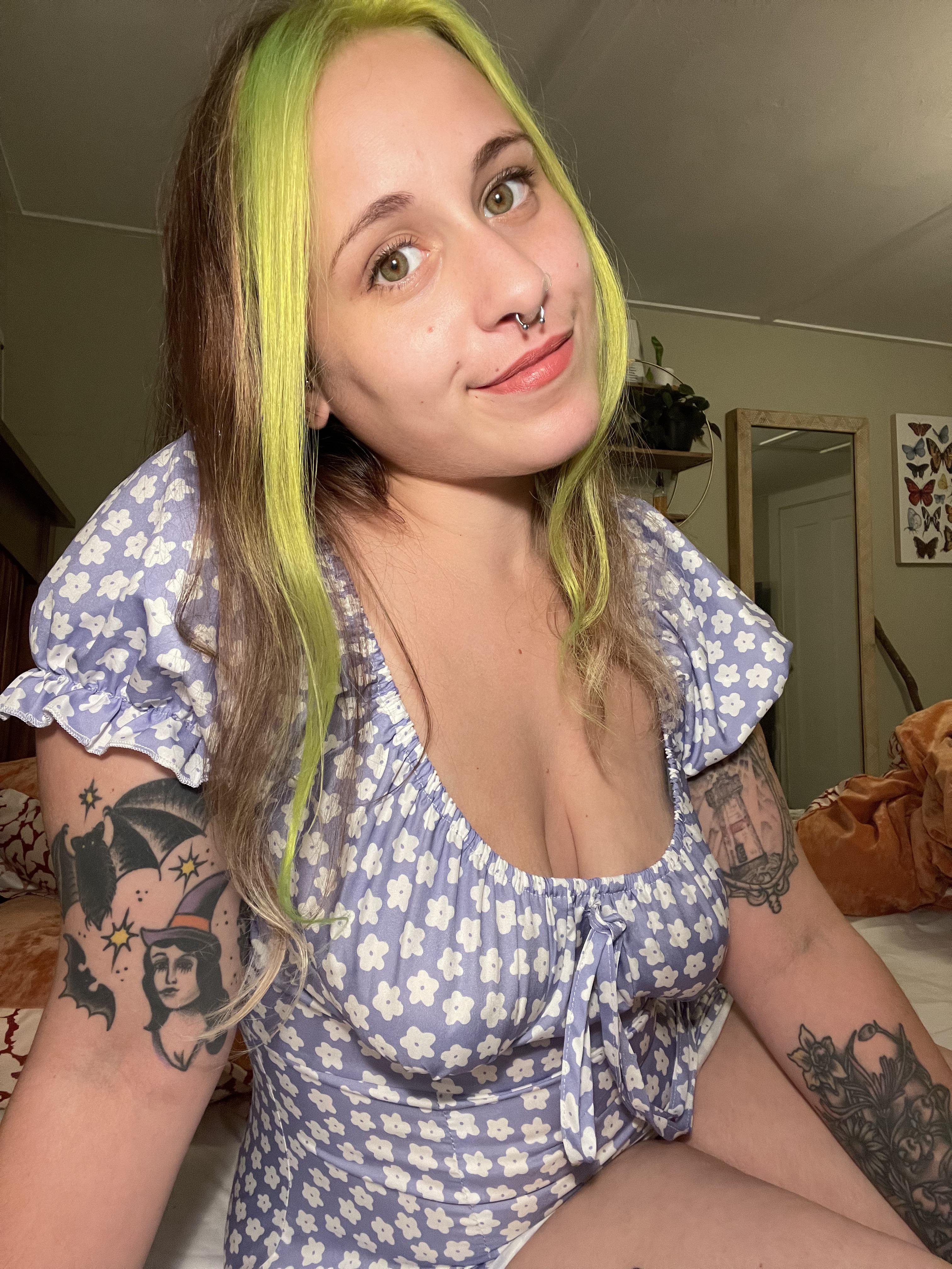 Fully clothed, but you can still see how thick I am ð | Scrolller Fully clothed, but you can still see how thick I am ð | Scrolller