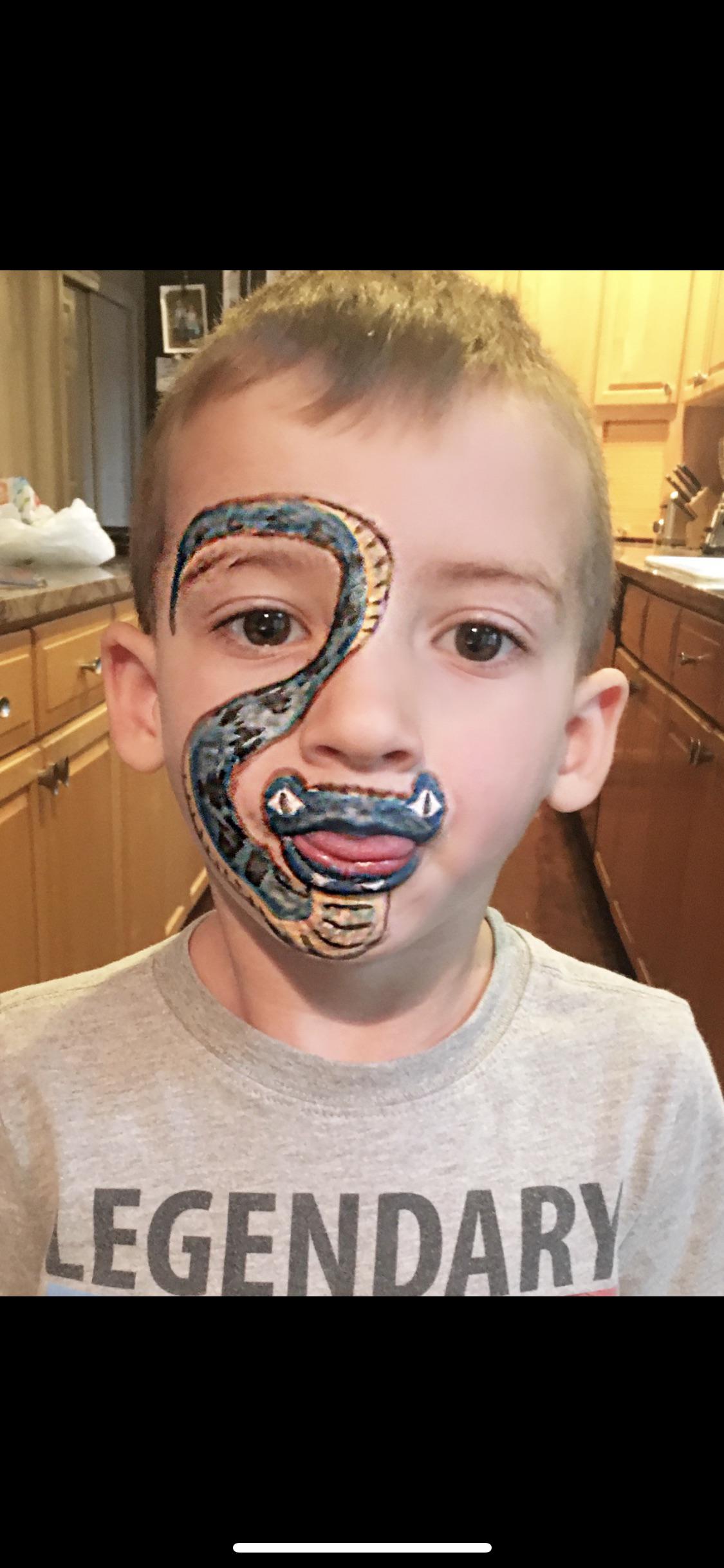 Fun snake face paint | Scrolller