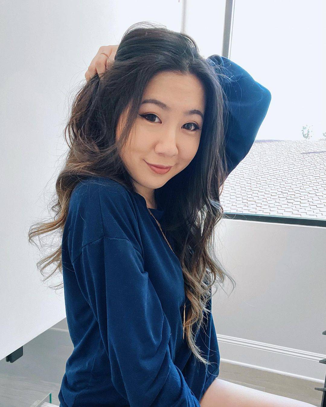 Fuslie | Scrolller