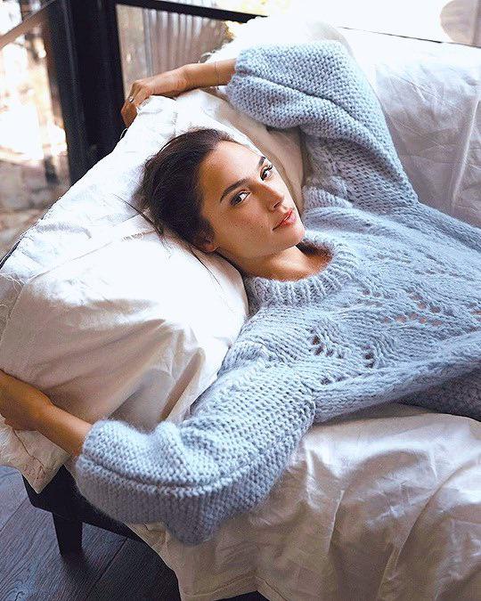 Gal Gadot Scrolller