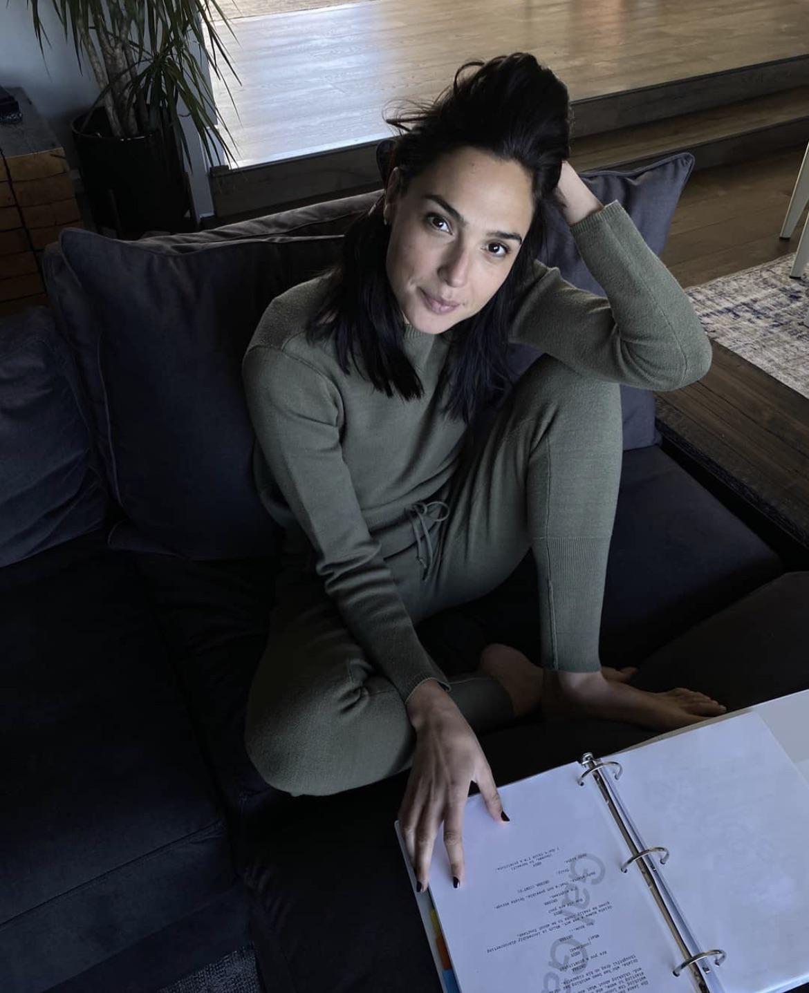 Gal Gadot Scrolller