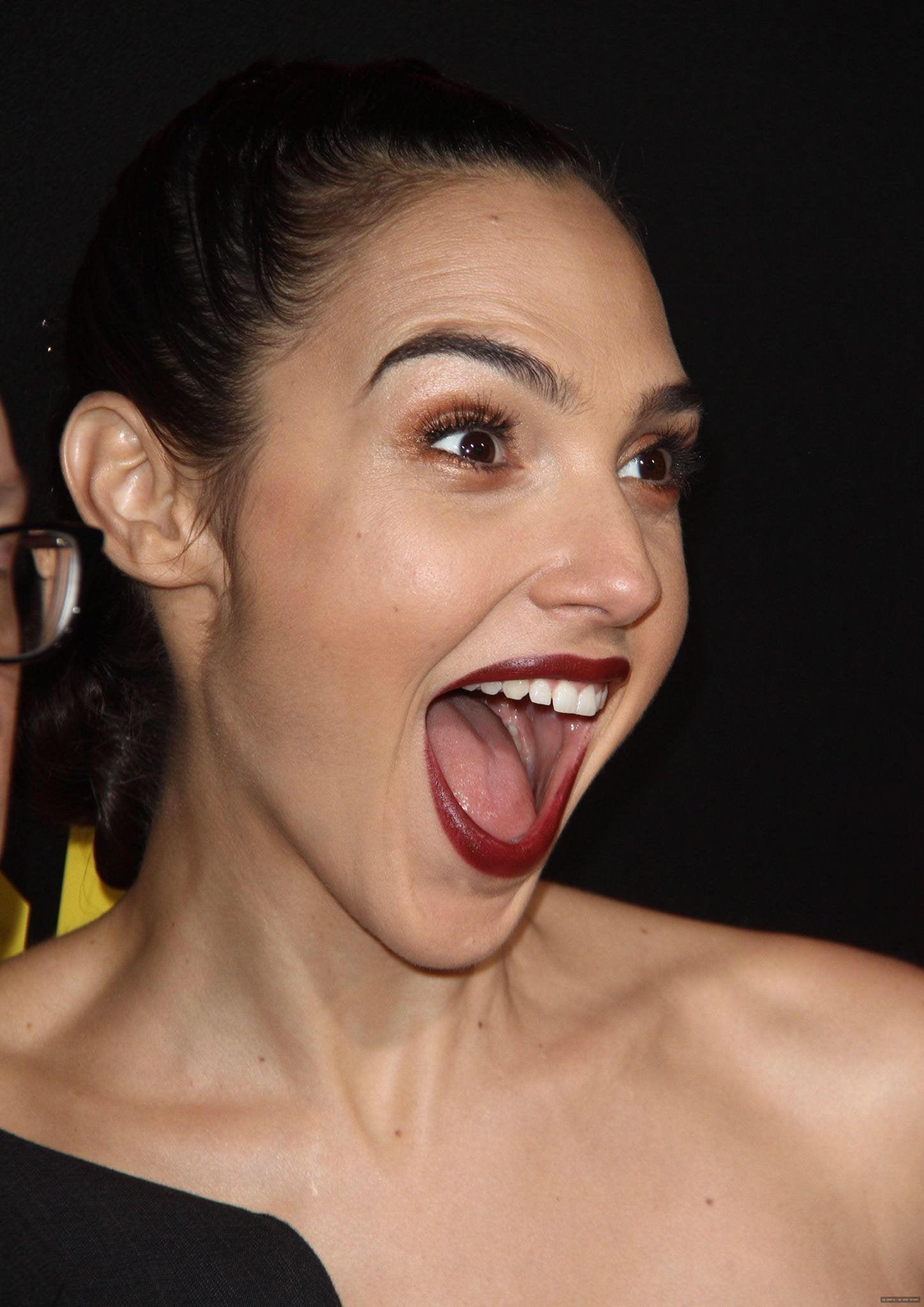 Gal Gadot’s big mouth is the perfect cum dump | Scrolller