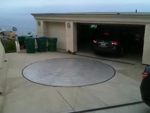 Garage Turntable | Scrolller