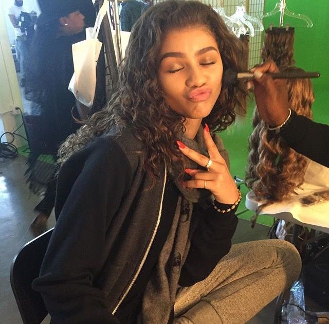 Getting glammed on set | Scrolller