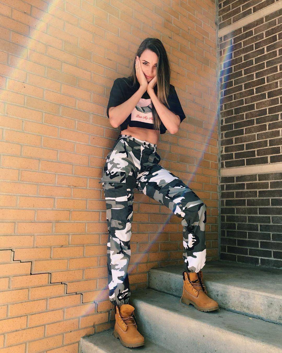 Gibi’s Midriff | Scrolller